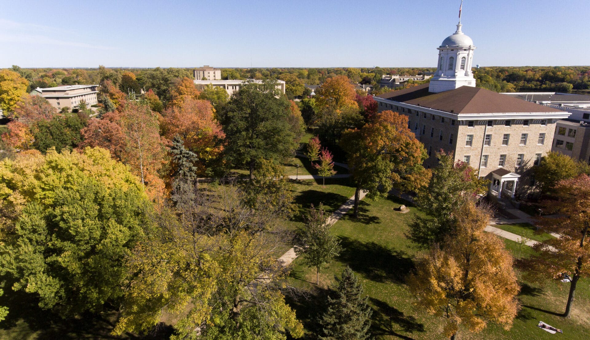 Parent’s Guide to College Tours - Wisconsin Private Colleges